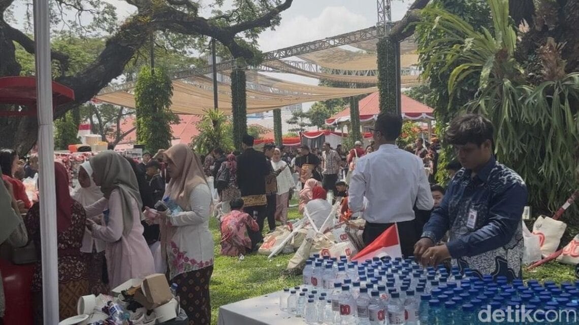 Lapangan Istana Merdeka Jadi Lokasi Piknik Seru saat Pesta Rakyat HUT ...